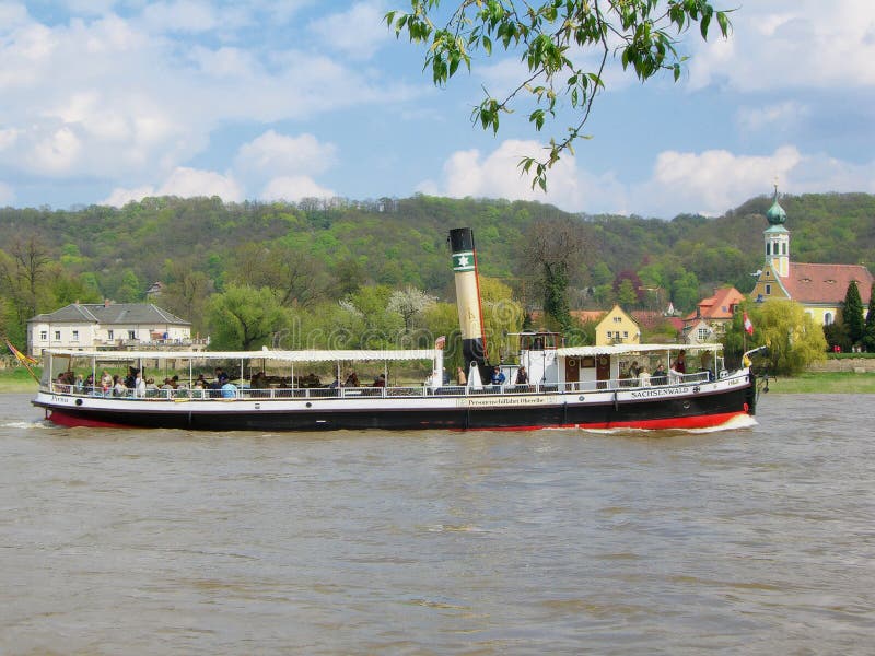 Oud Stoomschip Op De Rivier Elbe Stock Foto - Image of hemel, peddel ...
