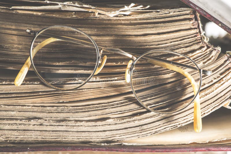 Open oud boek stock foto. Image of bijbel, retro, historisch - 34490254