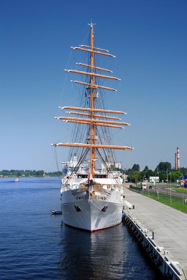 Oud zeilschip stock foto. Image of slag, gloed, roeien - 2991494