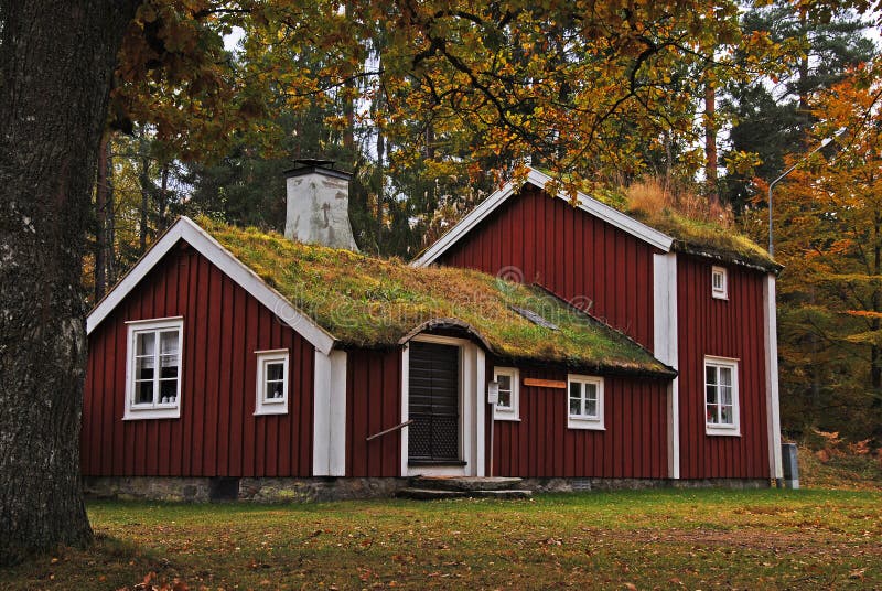 Oud Zweeds huis stock afbeelding. Image of vlek, charmant - 11954153