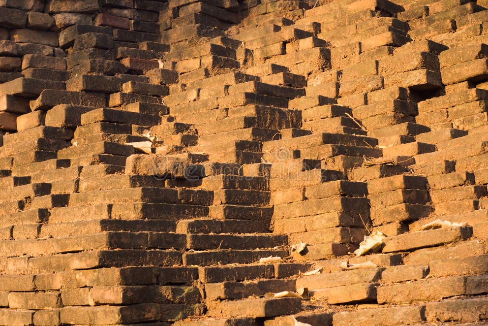 Oude bakstenen muurtextuur stock foto. Image of ontdek - 90029654