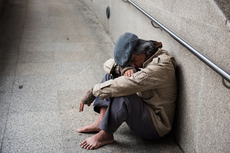 Bedelaar Met Dronken Zakenman in Stad Stock Foto - Image of daklozen ...