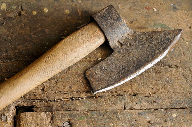 De bijl houwt stock afbeelding. Image of blad, brandhout - 27259529