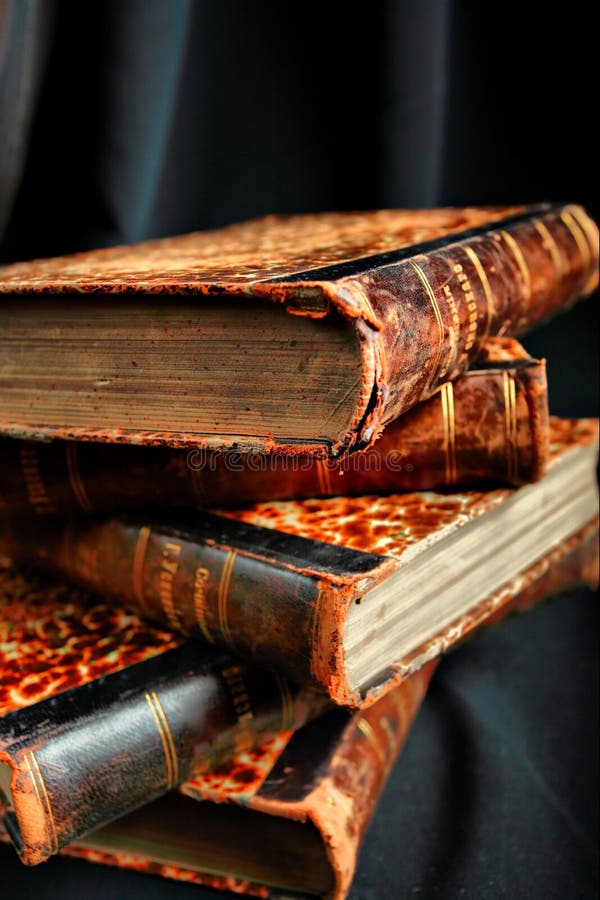 Oude boeken stock foto. Image of document, kader, chronisch - 5066138