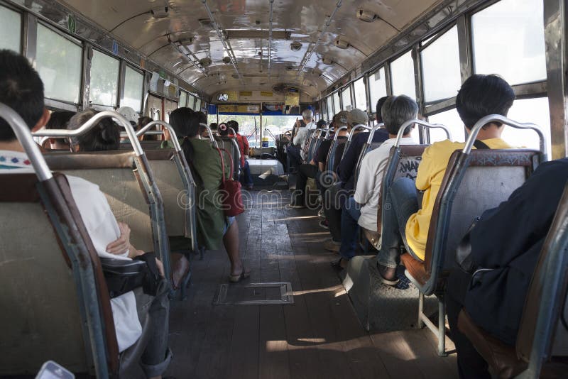 Oude bus met houten vloer redactionele stock foto. Image of wanneer ...