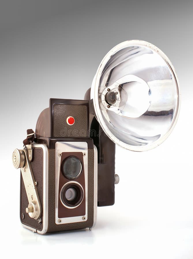 Oude camera met flits stock foto. Afbeelding bestaande uit flits - 7187026