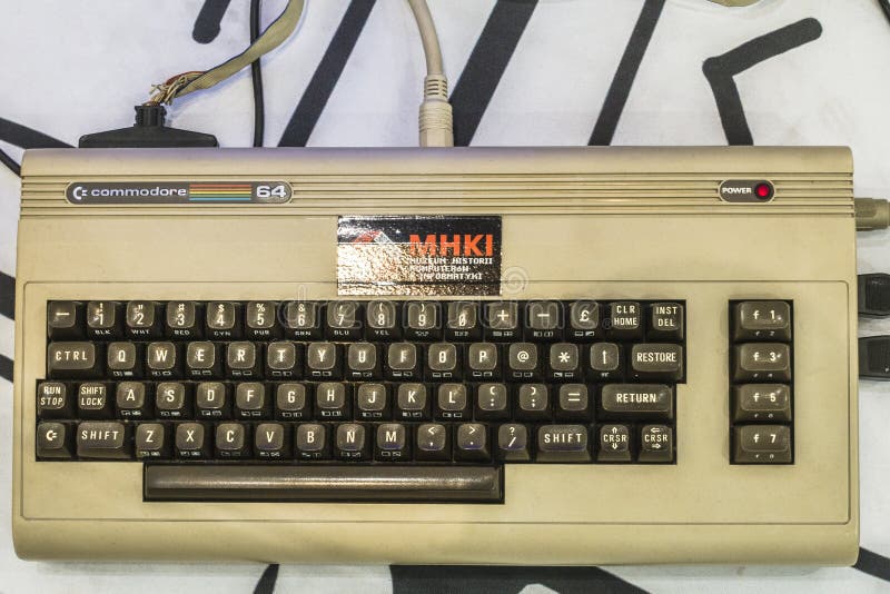 Oude Computer redactionele afbeelding. Image of computer - 102722220