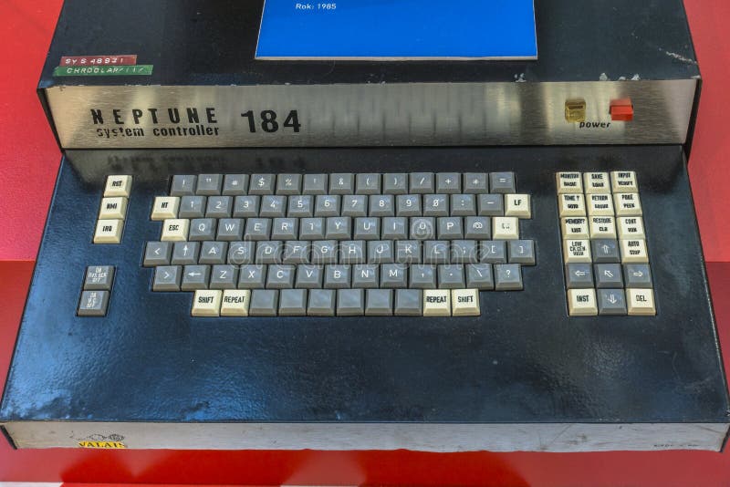 Oude Computer redactionele afbeelding. Image of europa - 102722025