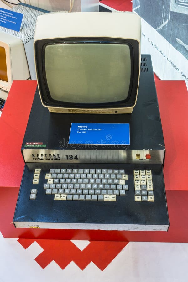 Oude Computer redactionele fotografie. Image of europa - 102721832