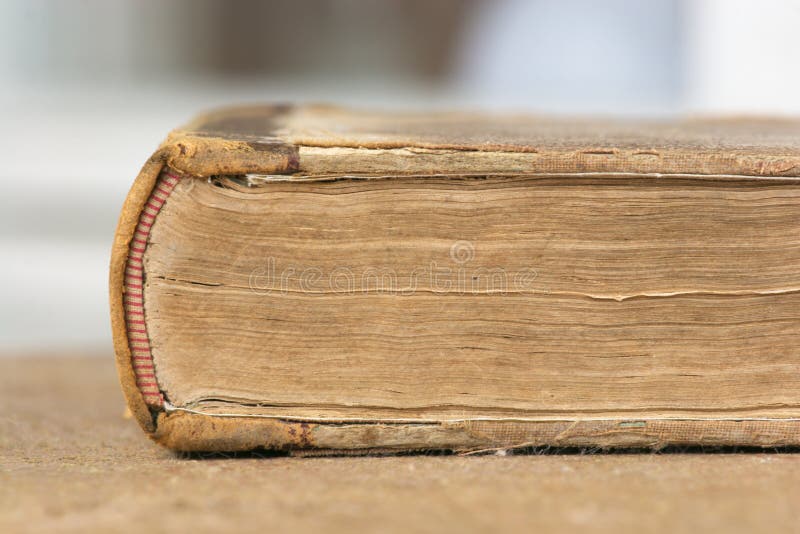 Oud dicht boek. stock foto. Afbeelding bestaande uit gevormd - 15551254