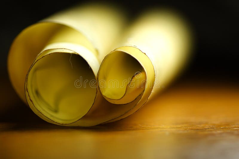 Oude document rol op hout stock foto. Image of hulpmiddel - 923834