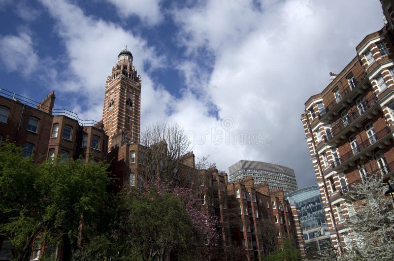 Oude En Dure Huizen in Londen Redactionele Afbeelding - Image of ...