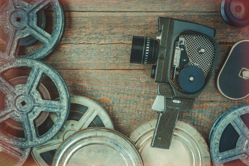 Oude filmcamera en film stock foto. Image of achtergrond - 87166248
