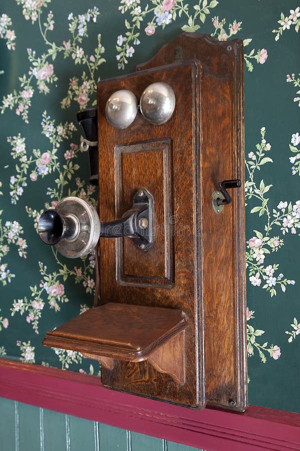 Oude Houten Telefoon stock foto. Image of historisch - 22254626