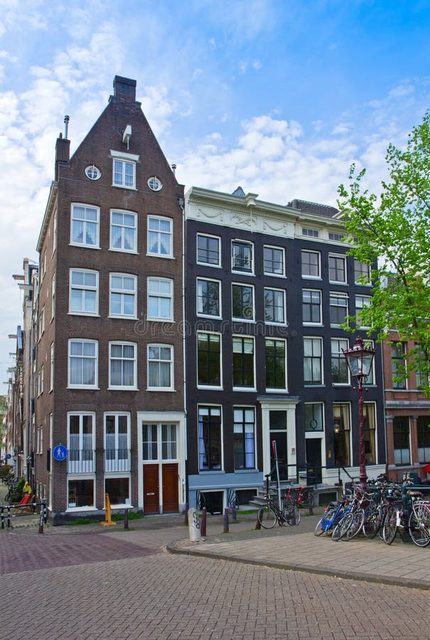 Oude Huizen Van Amsterdam, Nederland Stock Afbeelding - Image of huis ...
