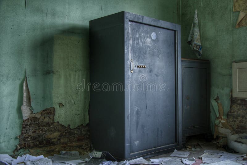 Oude kluis stock afbeelding. Image of schilderij, kerk - 84417669