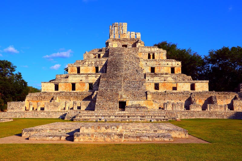 Oude maya stad van Edzna I stock foto. Image of yucatan - 69417712