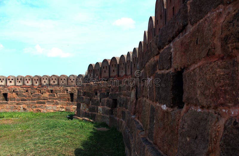Oude muur stock afbeelding. Image of concentrisch, gebouw - 78461519