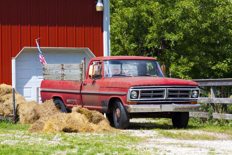 Oude pick-up truck stock foto. Image of buiten, vervoer - 26245766