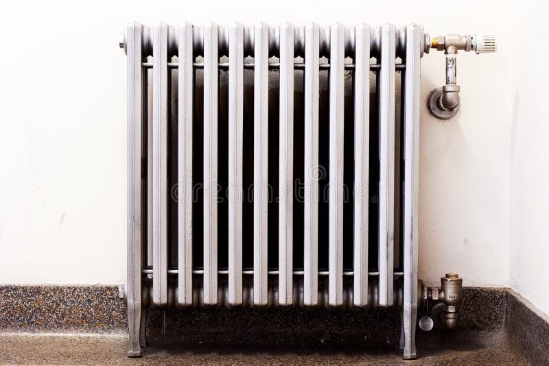 Oude radiator stock foto. Image of energie, verwarmer - 7441924