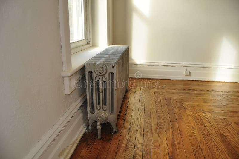 Oude radiator stock foto. Image of ijzer, radiator, ouderwets - 7667298
