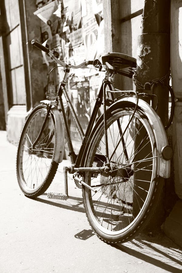 Retro fiets stock foto. Image of breien, ambachten, metaal - 15623254