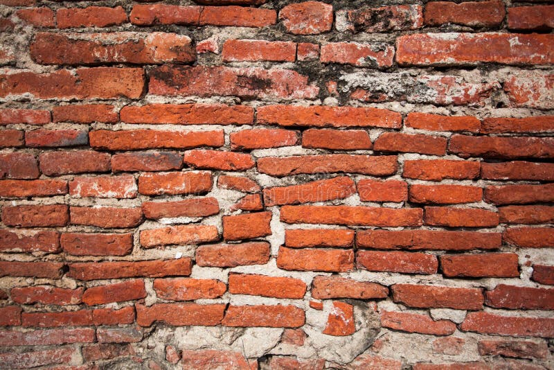 Oude rode baksteen stock foto. Image of lichten, kelderverdieping ...