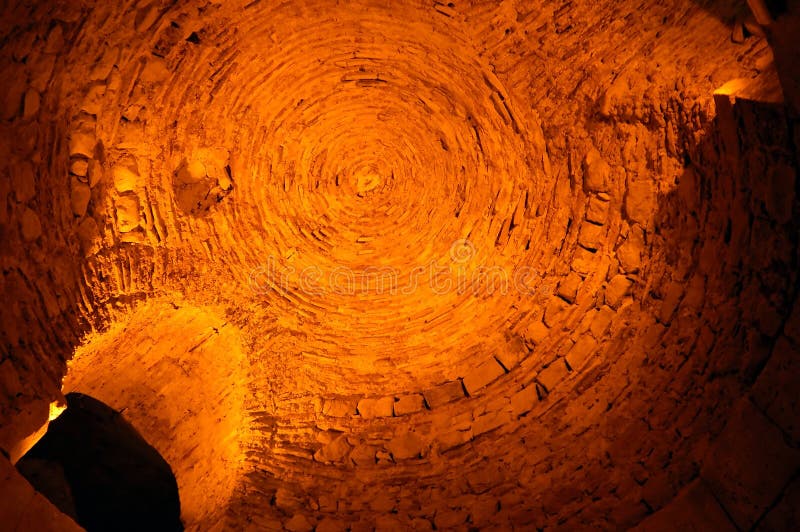 Oude roman kluis stock foto. Image of architectuur, bovenkant - 14877390