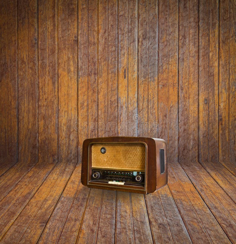 Oude Kamer En Vintage Radio Stock Afbeelding - Image of spel ...