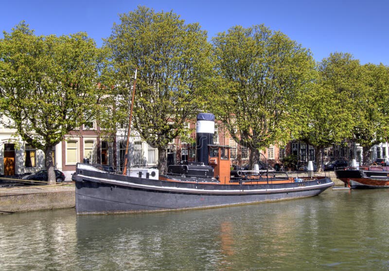 Oude Sleepboot stock afbeelding. Image of stoom, kade - 14658225