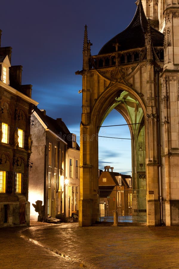 Oude Stad bij nacht stock foto. Image of niemand, benelux - 22911558