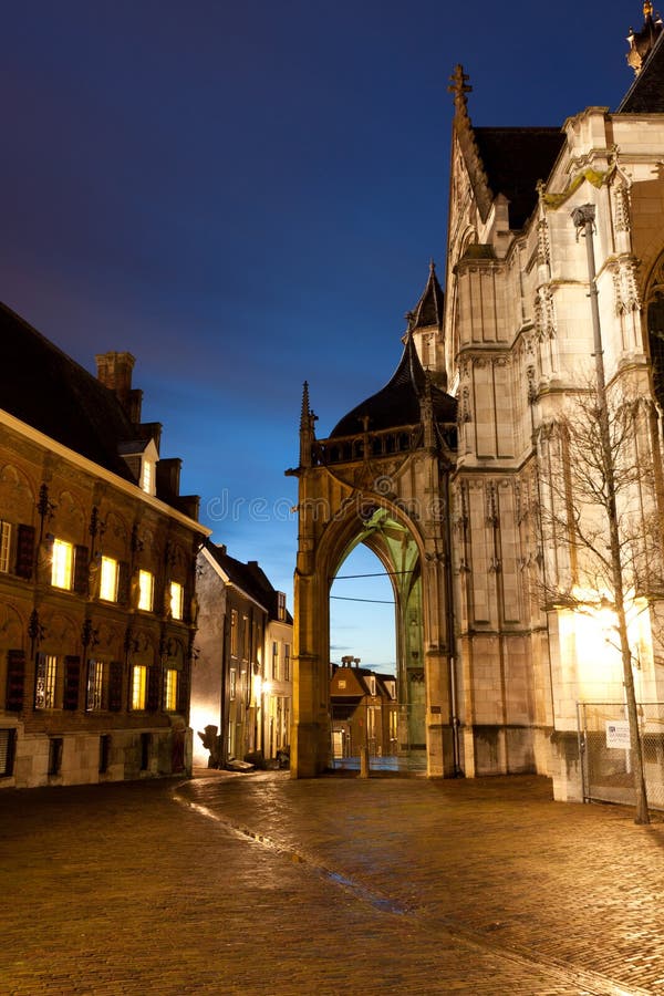 Oude Stad 's nachts stock afbeelding. Image of noordelijk - 22911819