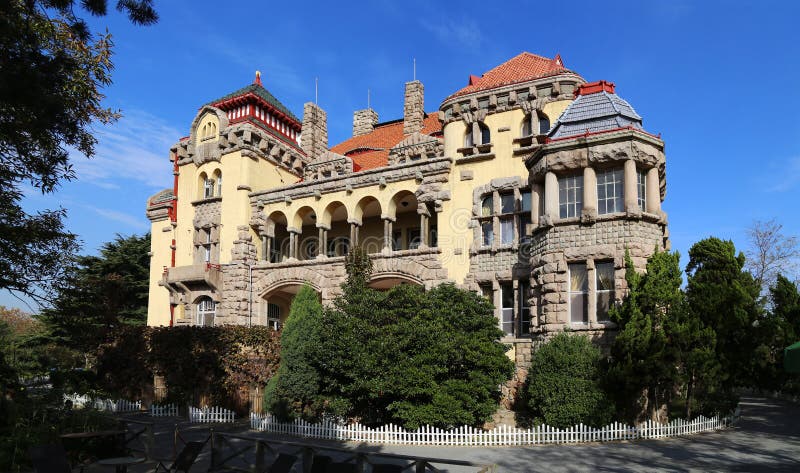 Oude Steenvilla stock foto. Image of strand, schoonheid - 46743228