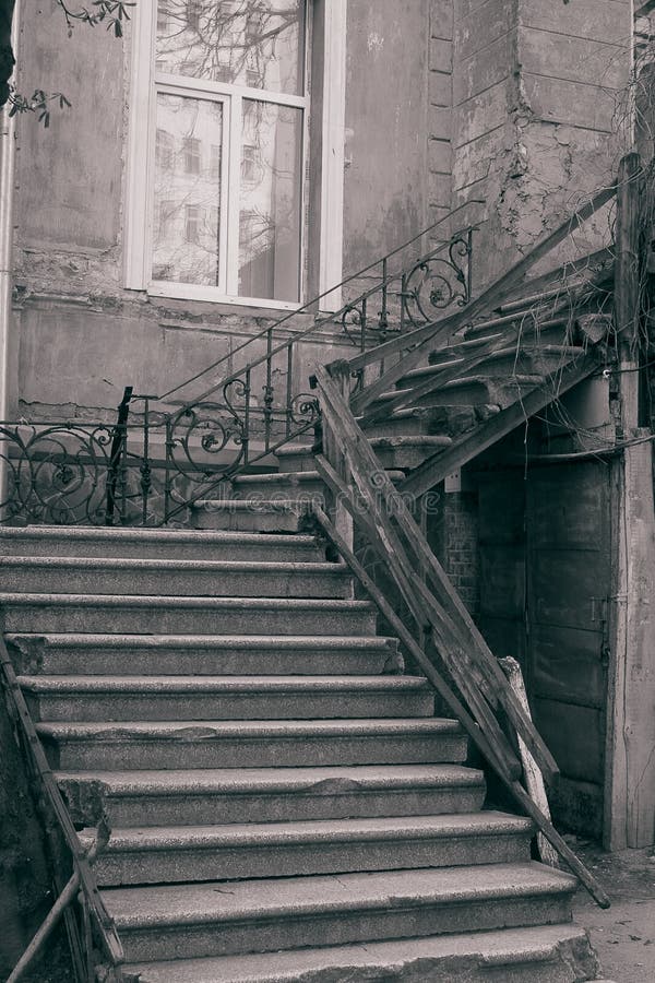 De oude trap stock foto. Afbeelding bestaande uit geschiedenis - 32894748