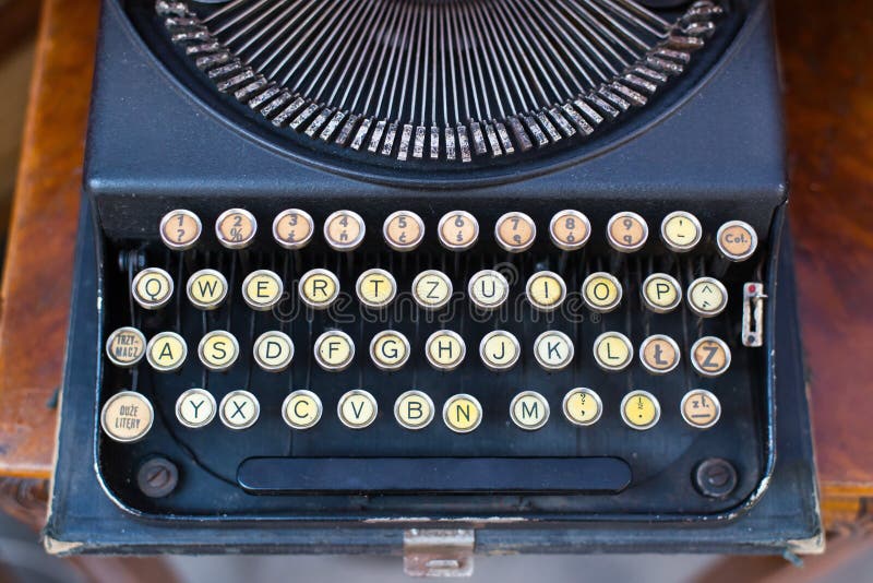 Oude typemachine stock foto. Image of machine, knoop - 32347938