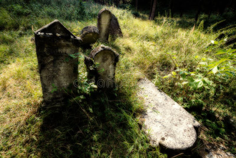 Oude Verlaten Joodse Begraafplaats Vage Effect Illustratie Stock ...