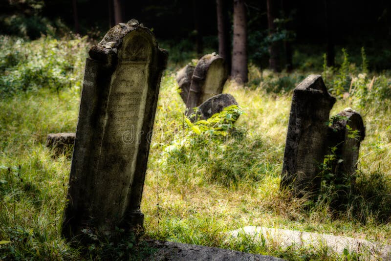 Oude Verlaten Joodse Begraafplaats Vage Effect Illustratie Stock ...