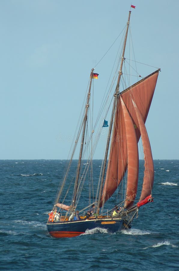Oude Zeilboot stock foto. Image of vakantie, vrede, koord - 2991550