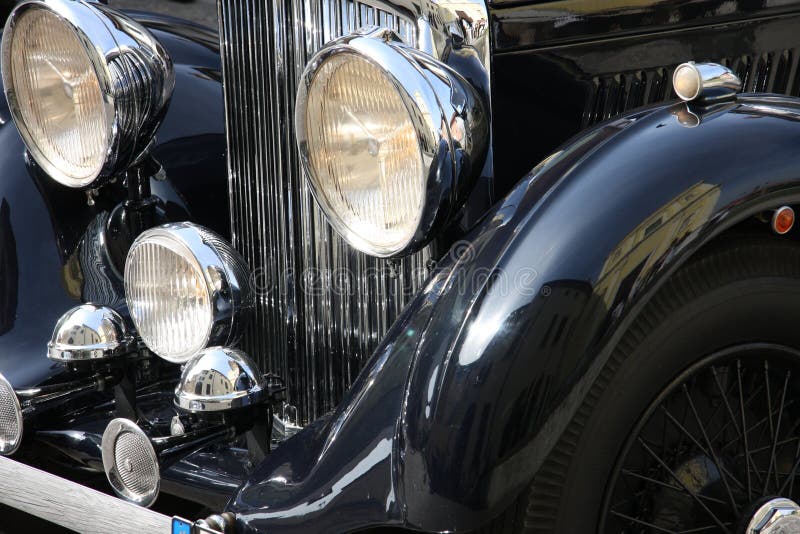 Oude, luxe zwarte auto stock foto. Image of deel, beeldspraak - 6242518