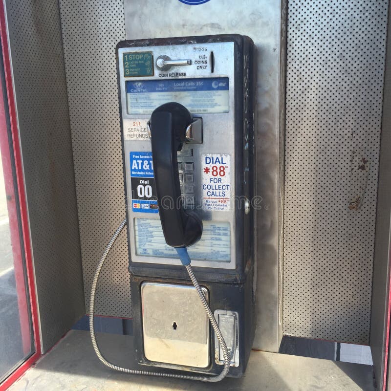 Ouderwetse telefoon redactionele foto. Image of cabine - 57641196