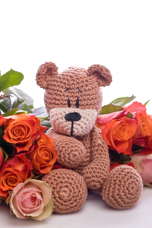 Ours De Nounours Avec Les Roses Rouges Photo stock - Image du brun ...