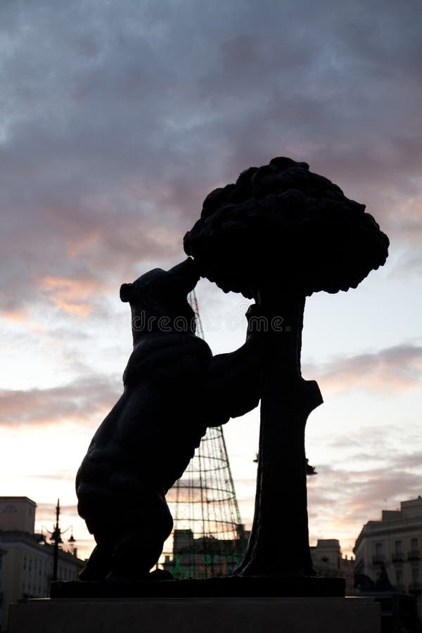 Ours de symbole de Madrid photo stock. Image du célèbre - 53421564
