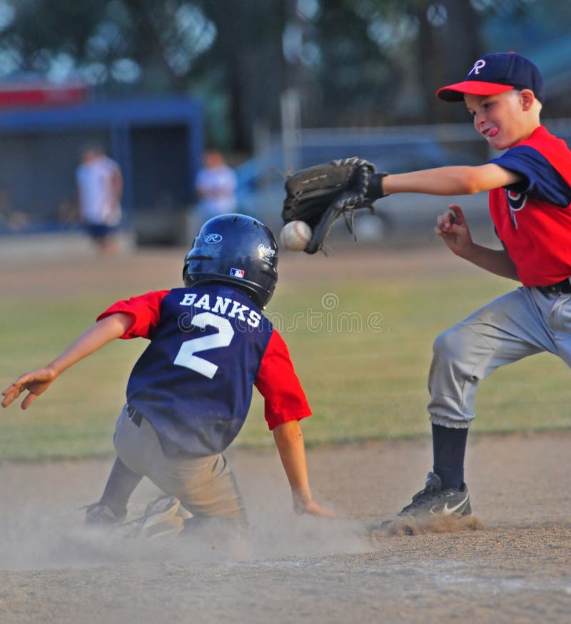 Out at 3rd editorial stock image. Image of uniform, team - 8198179