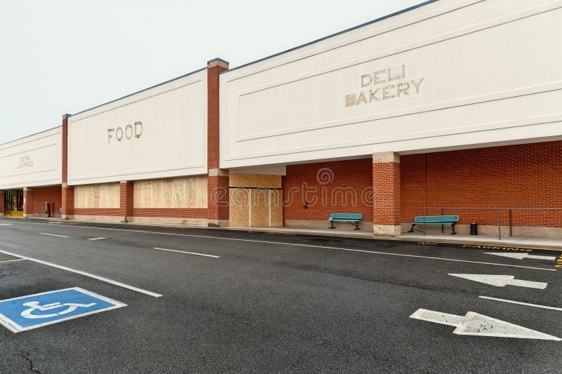 Out of Business Grocery Store Editorial Stock Image - Image of store ...