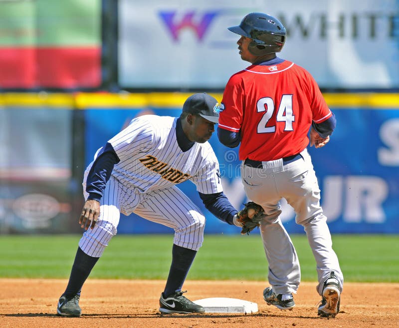Second Baseman - Throw To First Base Editorial Stock Photo - Image of ...