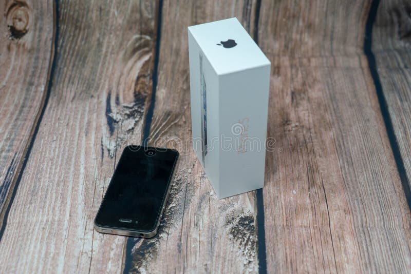 An Outdated, Obsolete IPhone 5 and Its Box Editorial Image - Image of ...