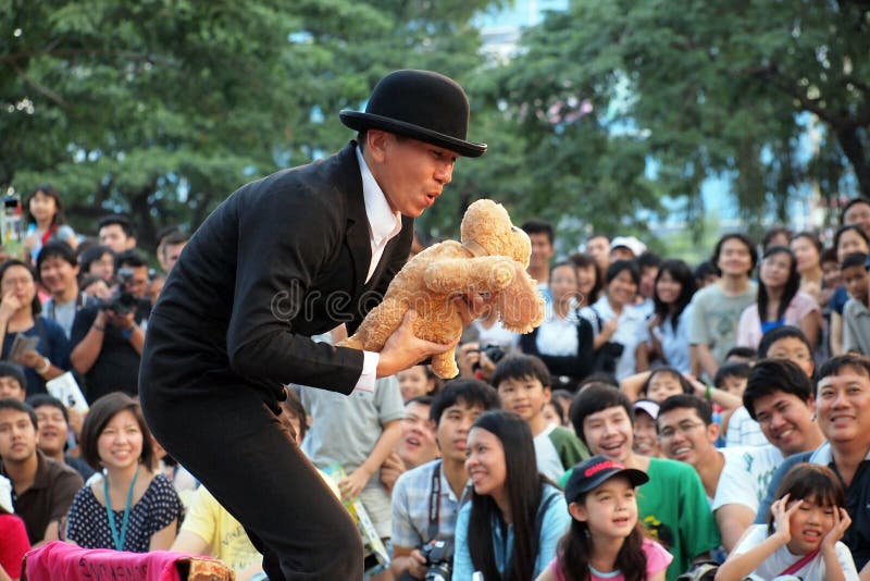 The outdoor pantomime editorial photography. Image of expression - 23978862