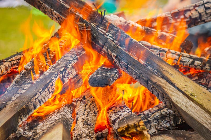 Stone-lined Campfire at a Picnic Stock Image - Image of campfire, stone ...