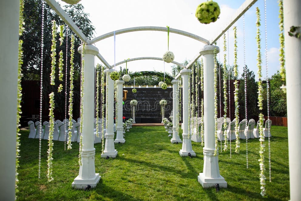 Outdoor wedding Scene stock image. Image of bridal, flower - 28954225