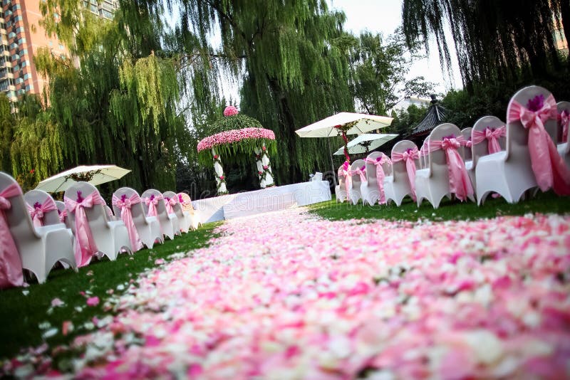 Outdoor wedding Scene stock photo. Image of event, cover - 29362402